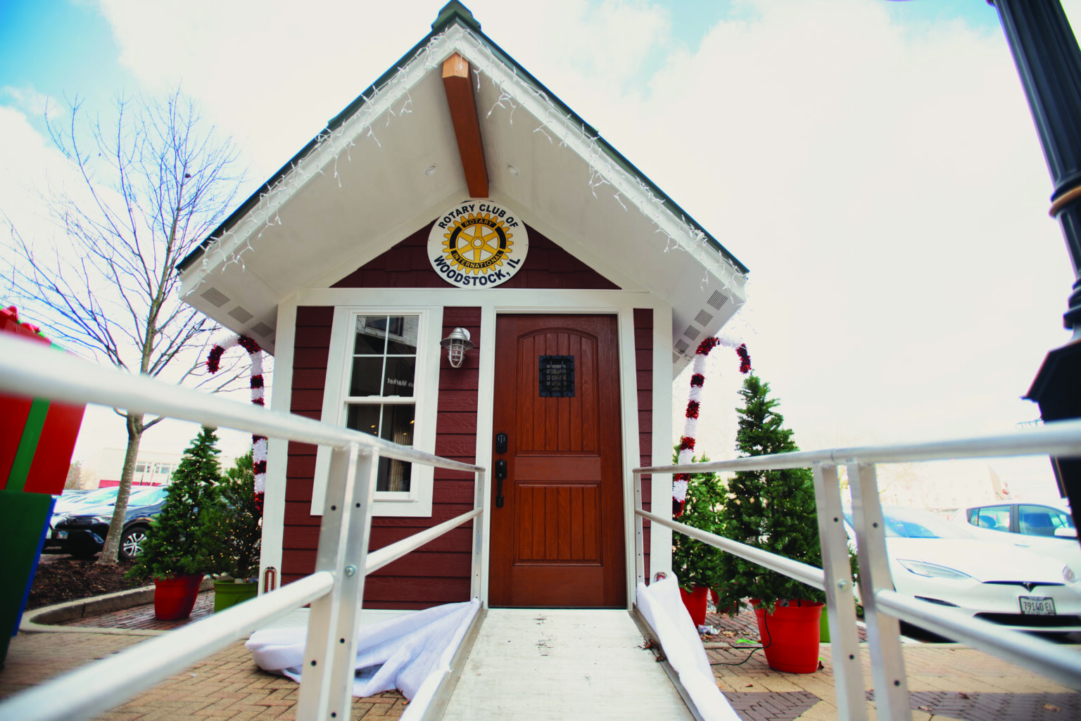 ‘A little magic, too’: New Santa Hut in downtown Woodstock built to be ...